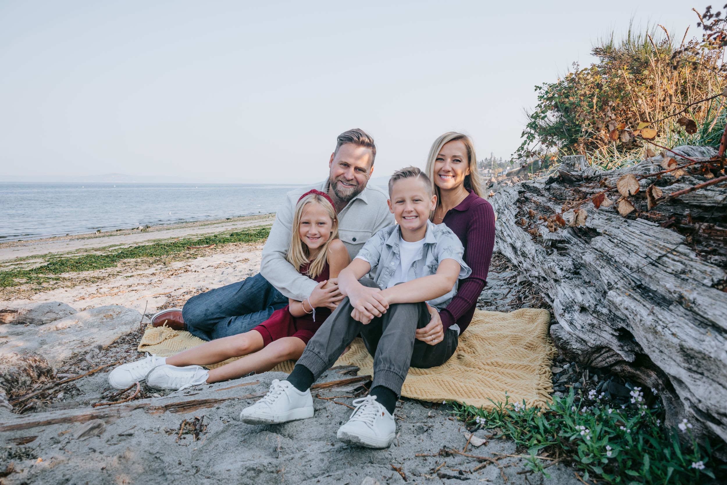 Family Photo Session on the Beach | Edmonds, WA - Heather Locke Photography