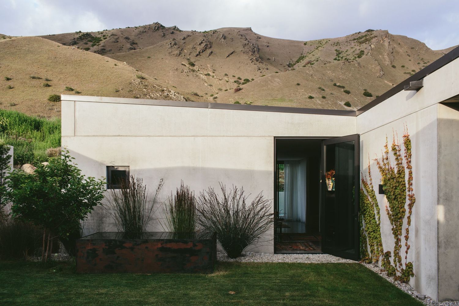 Black Quail House - Alanah Brown Photography (Paterson Brown)