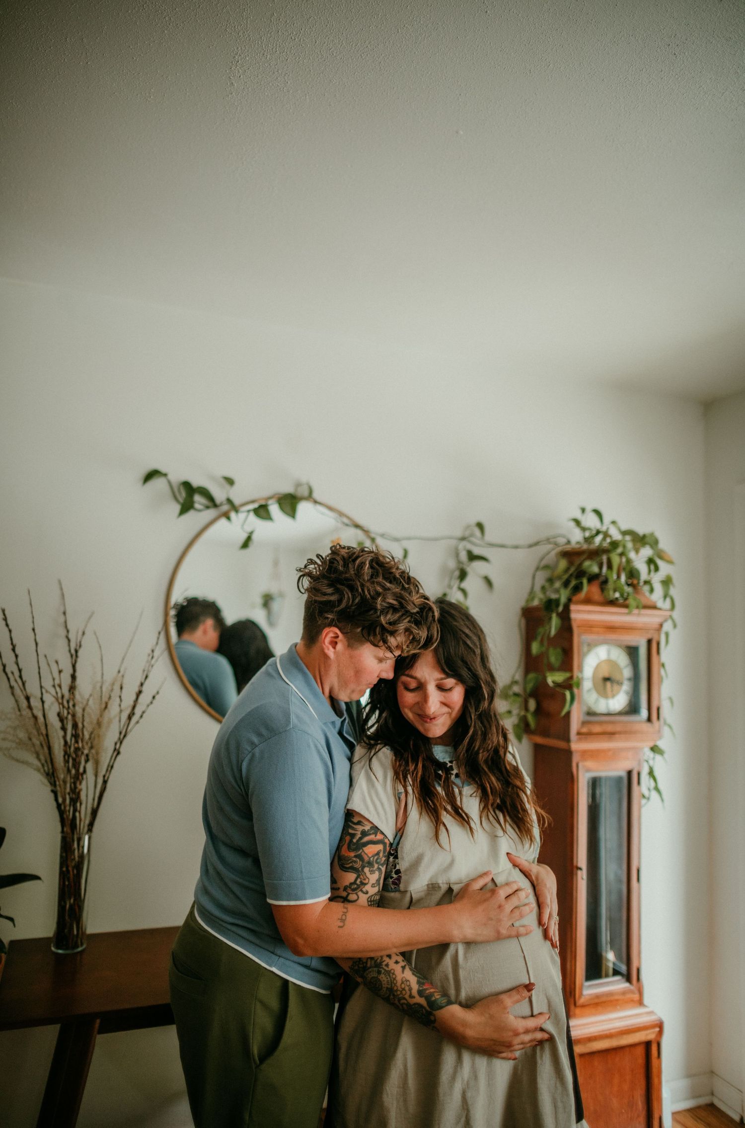 a Saturday morning with Ash & Bree | Portland, Oregon In-Home Maternity Photo Session - Kimberly ...