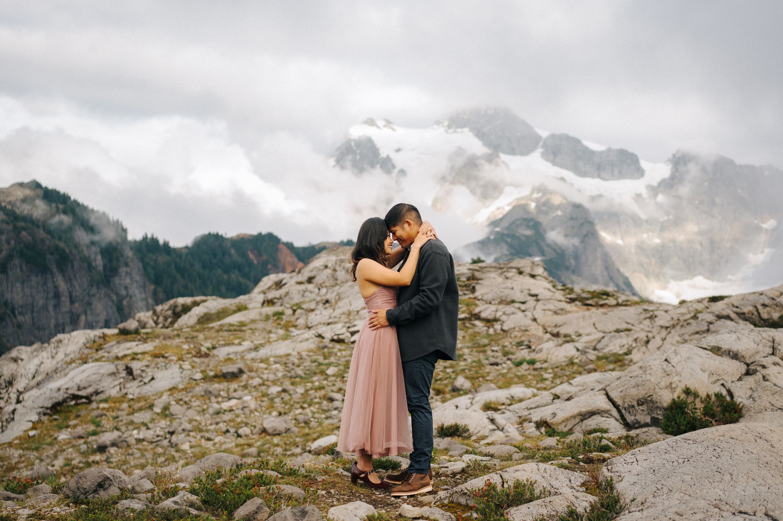 A Stunning Engagement at Artist Point: Ron and Rodelyn’s Epic Adventure