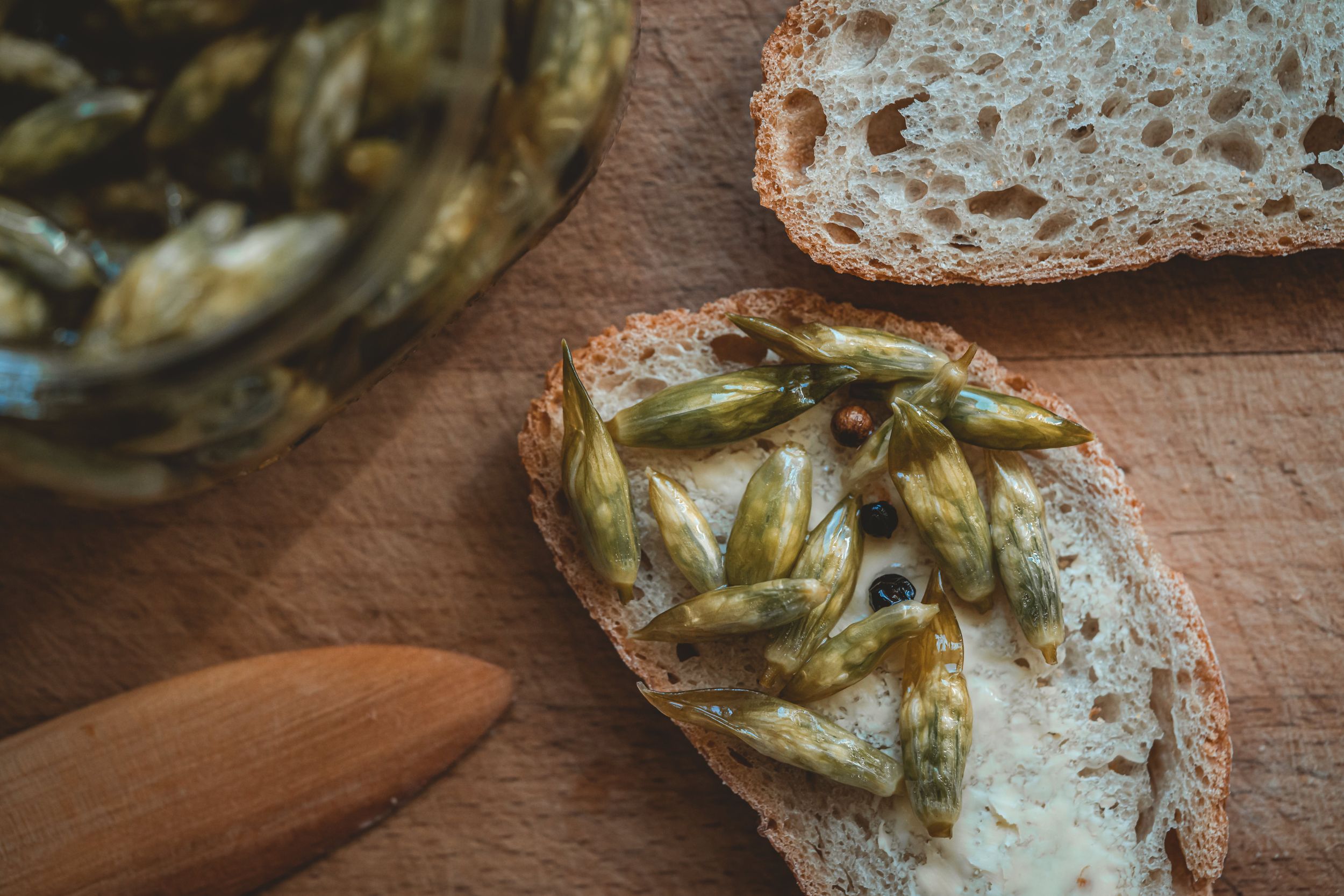 Recipes: Pickled Wild Garlic Buds - The Grizzly Forager: The Definitive ...