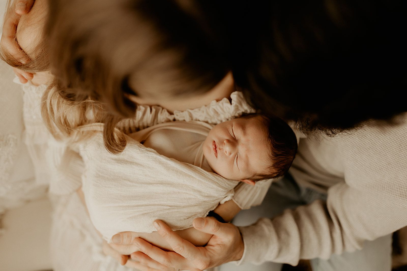Warm and Dreamy Newborn Session Gallery - Oahu, Hawaii Newborn Family ...
