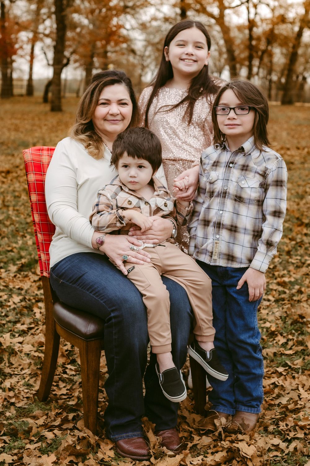A Beautiful Fall Foliage Extended Family Session in Seguin, Texas ...