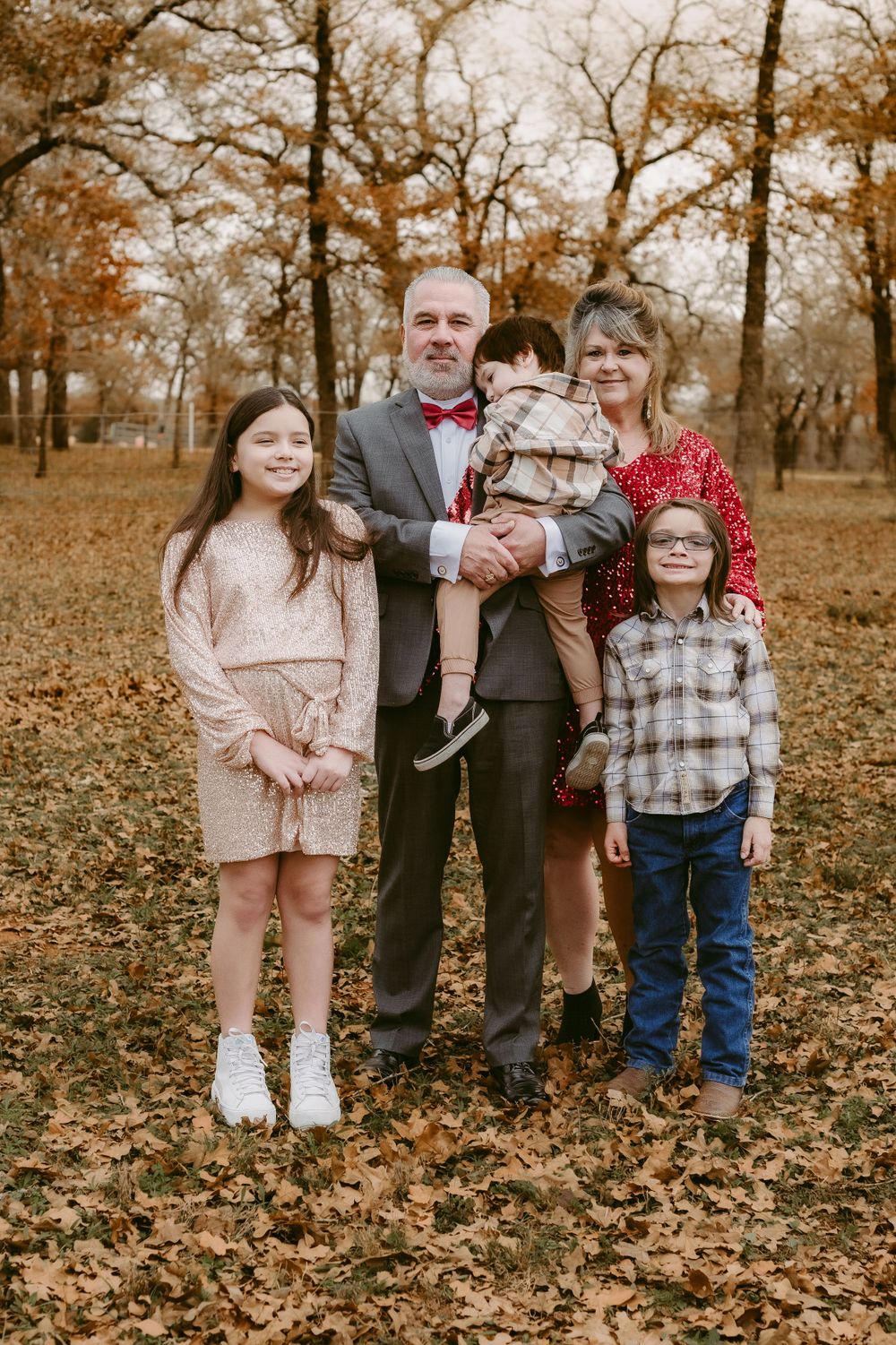 A Beautiful Fall Foliage Extended Family Session in Seguin, Texas ...