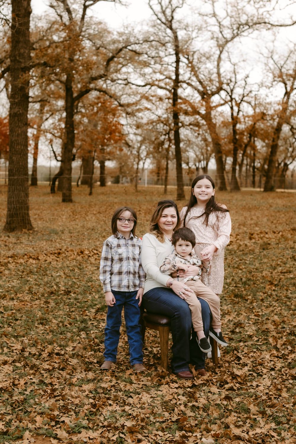 A Beautiful Fall Foliage Extended Family Session in Seguin, Texas ...