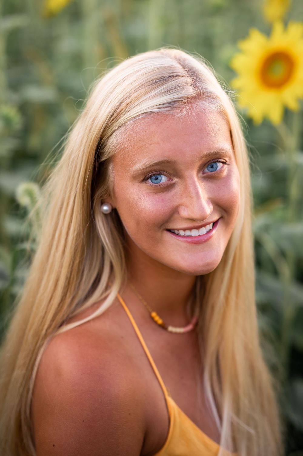 Emma's Senior at the Sunflower fields - Holly Schell Photography Senior ...