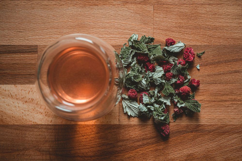 Recipes: Raspberry Leaf Tea - The Grizzly Forager: The Definitive Guide ...