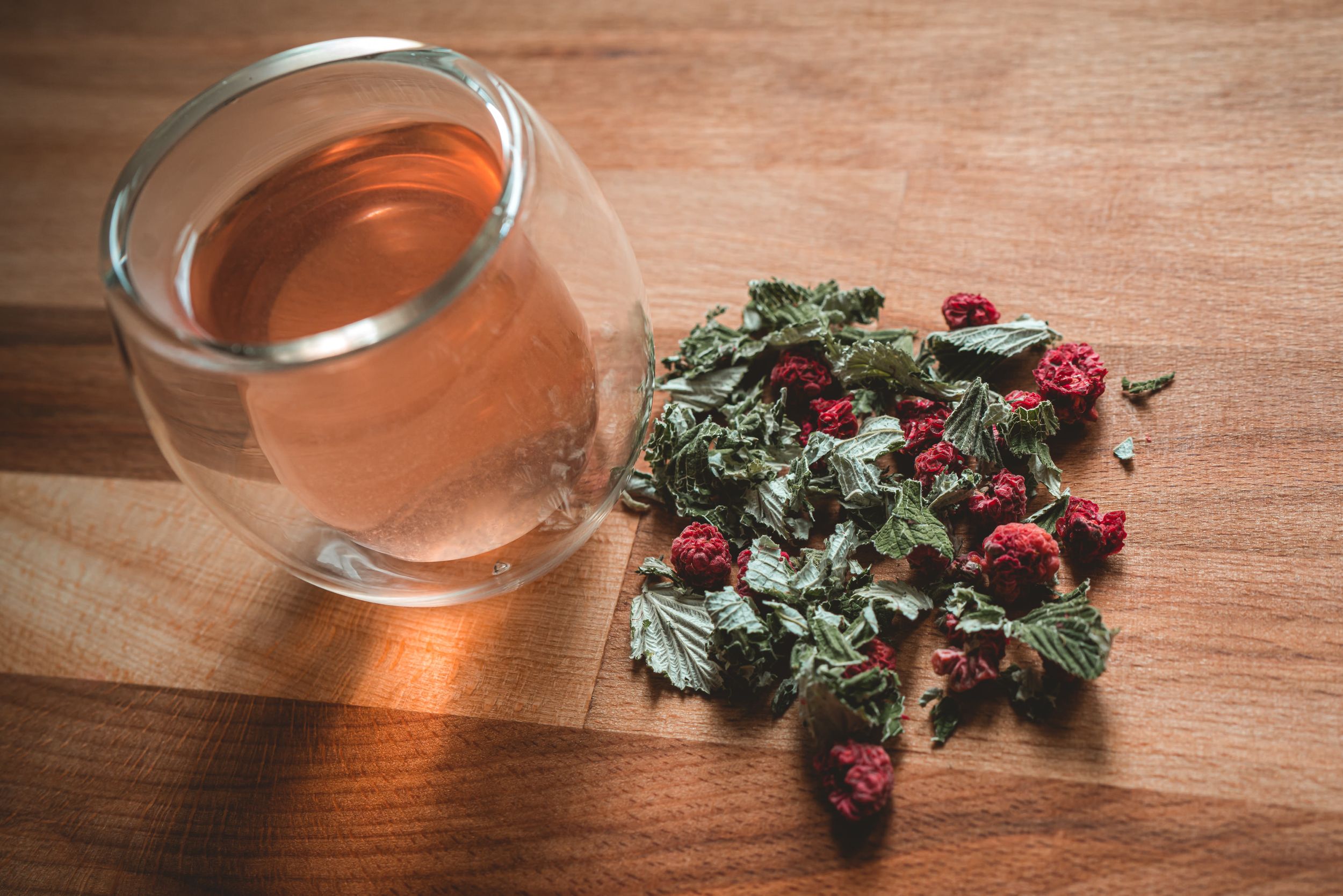 Recipes: Raspberry Leaf Tea - The Grizzly Forager: The Definitive Guide ...