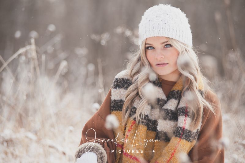 38 Creative Senior Picture Ideas for Girls