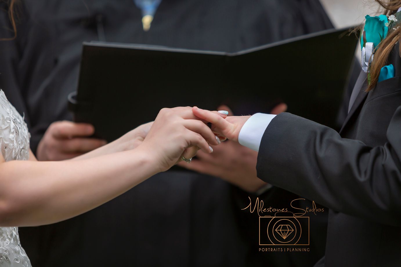 10 Must-Have Wedding Photos: Capturing Memories That Last a Lifetime ...