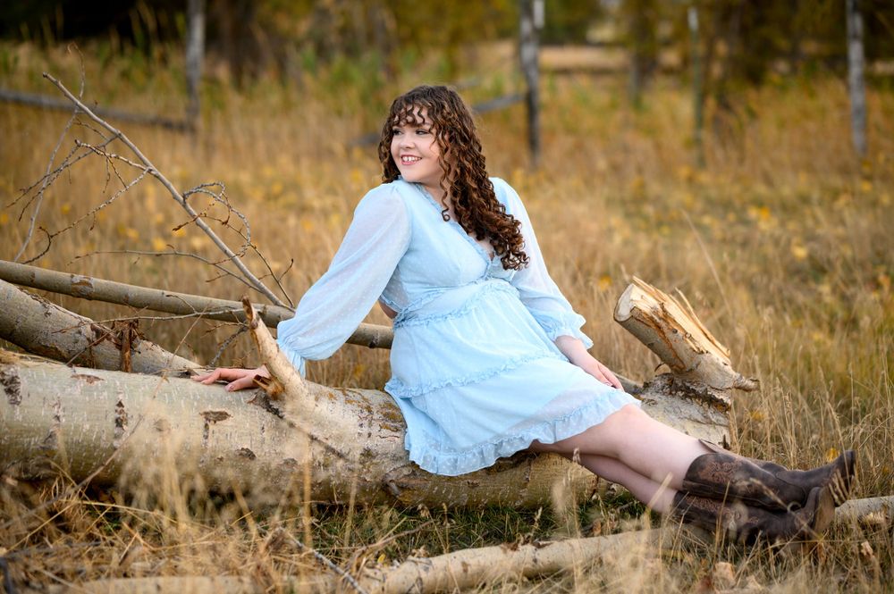 What to Wear for Senior Pictures at Wallowa Lake and Joseph, Oregon ...