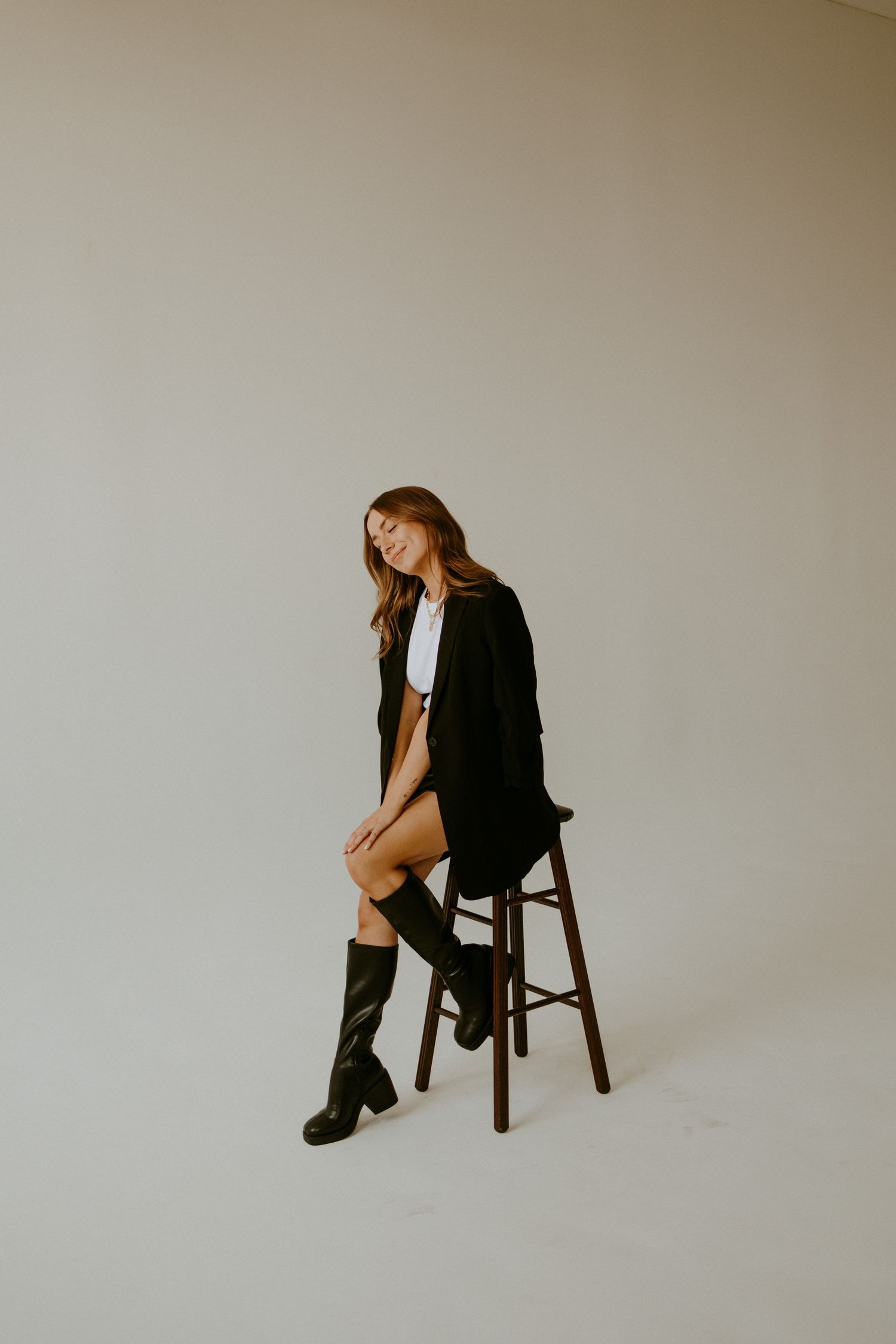 About - Kennedee White Photo