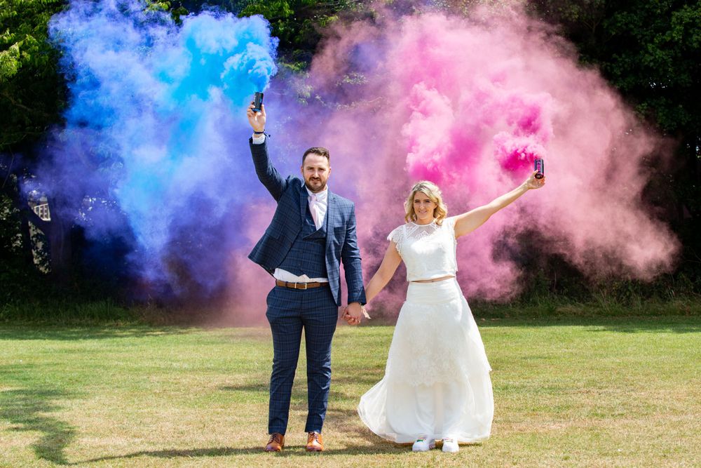 Top 5 Tips for using Smoke Bombs in your Wedding Photos! - Goble ...