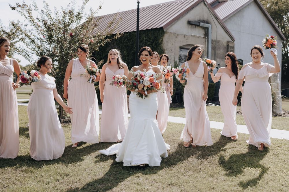 An Olde Dobbin Station Summer Wedding - Mandi Roach Photography | Houston Wedding Photographers