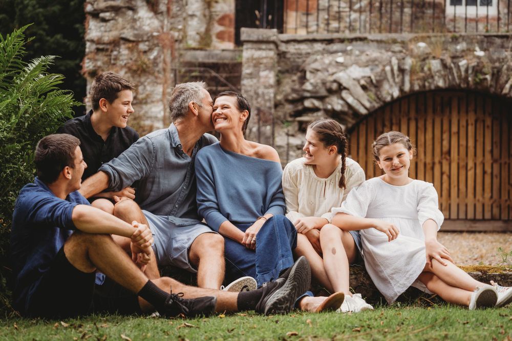 Family Gathering Photoshoot Guide | Everything You Need to Know ...