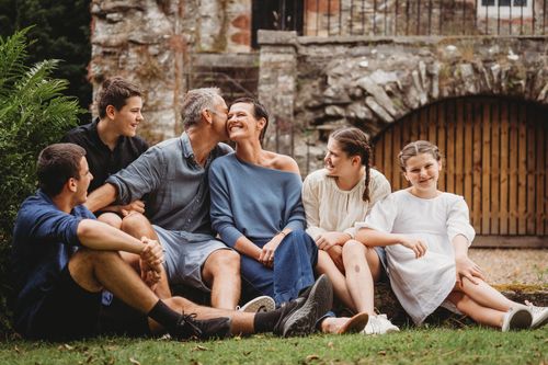 Family Gathering Photoshoot Guide | Everything You Need to Know ...