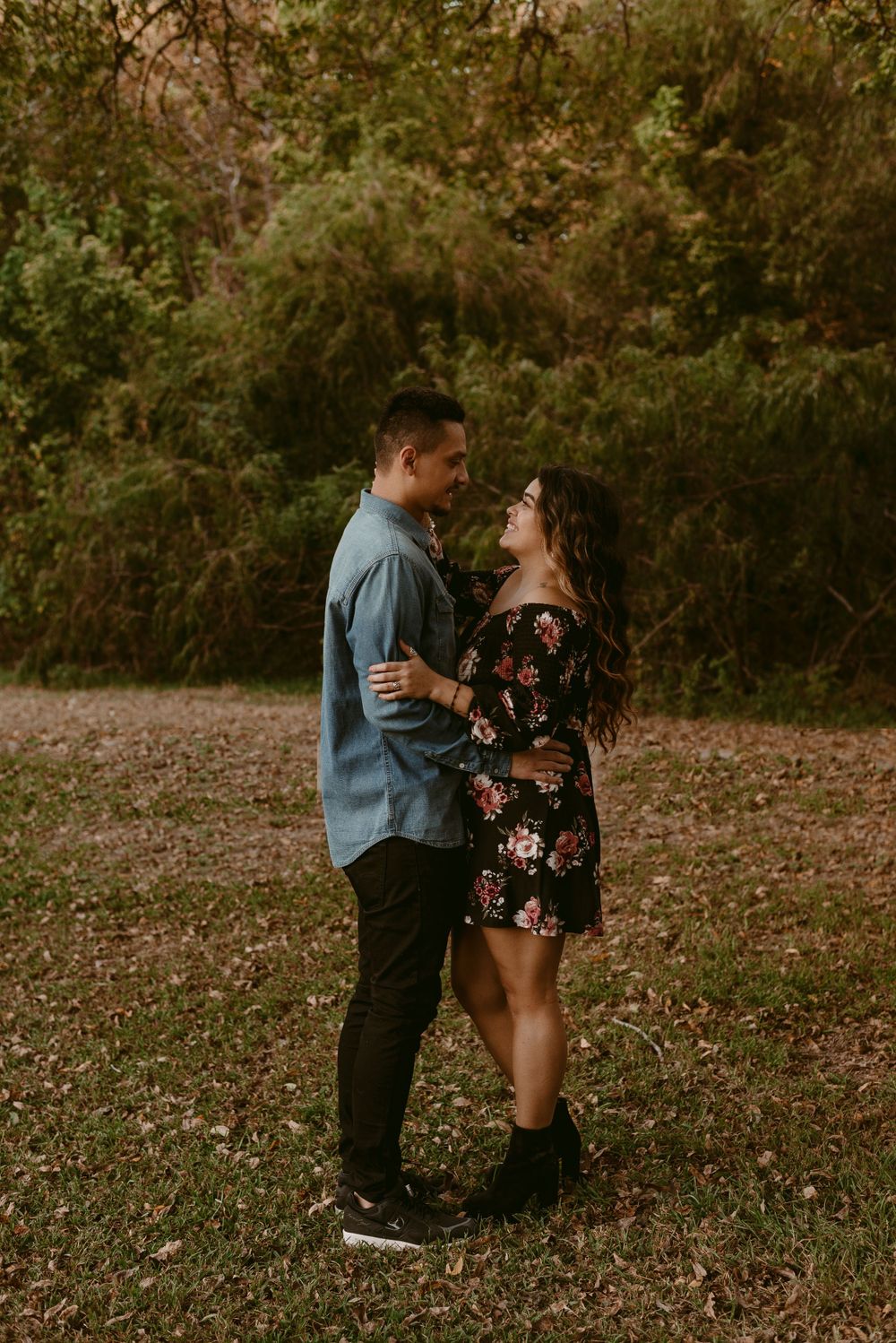 An Autumn Couples Session in the Golden Leaves in Seguin, Texas - Katy ...