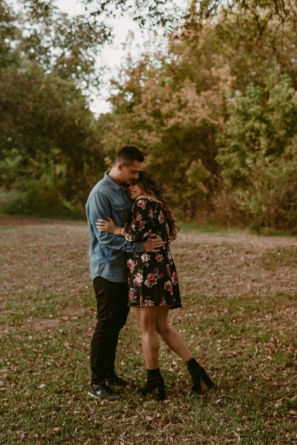 An Autumn Couples Session in the Golden Leaves in Seguin, Texas - Katy ...