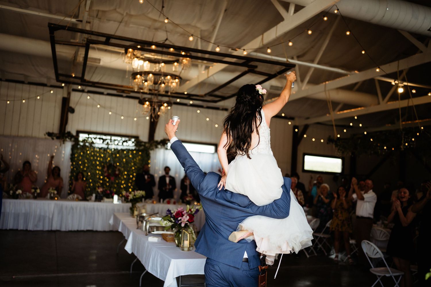 Livengood's Barn Wedding | Emily & Lukas - Palette of Light | Rockford ...