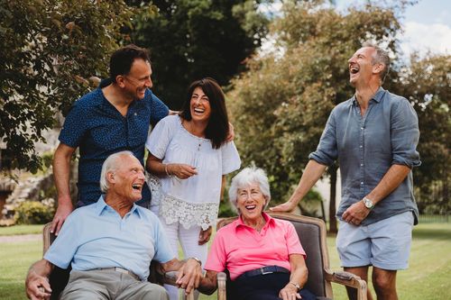 Family Gathering Photoshoot Guide | Everything You Need to Know ...