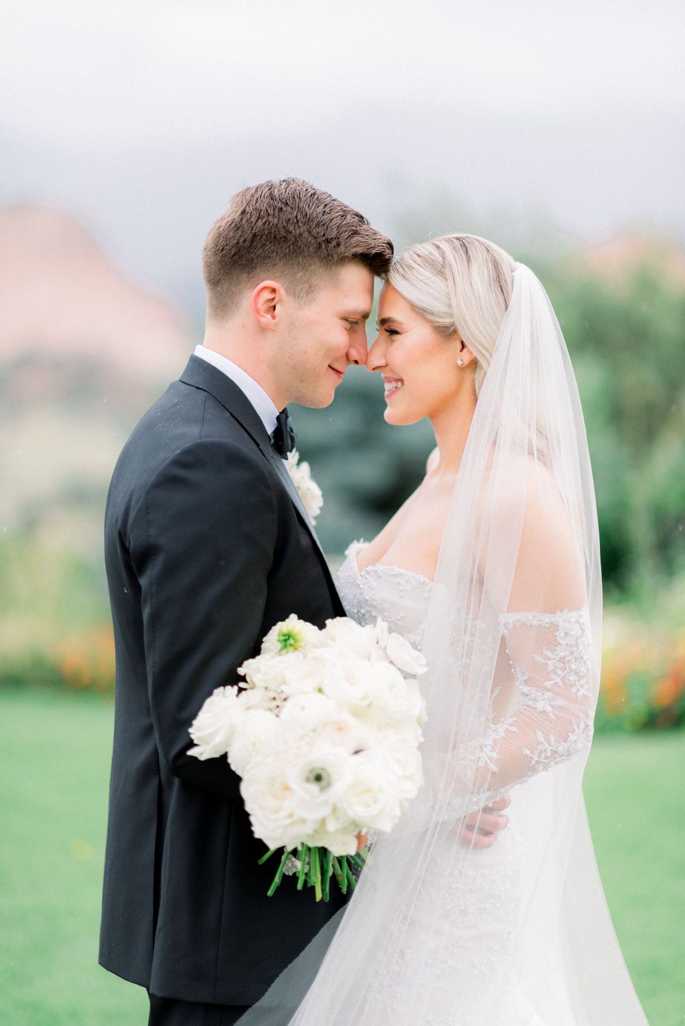 Katya & Sam | Garden of the Gods Club Wedding - Allison Easterling Photography