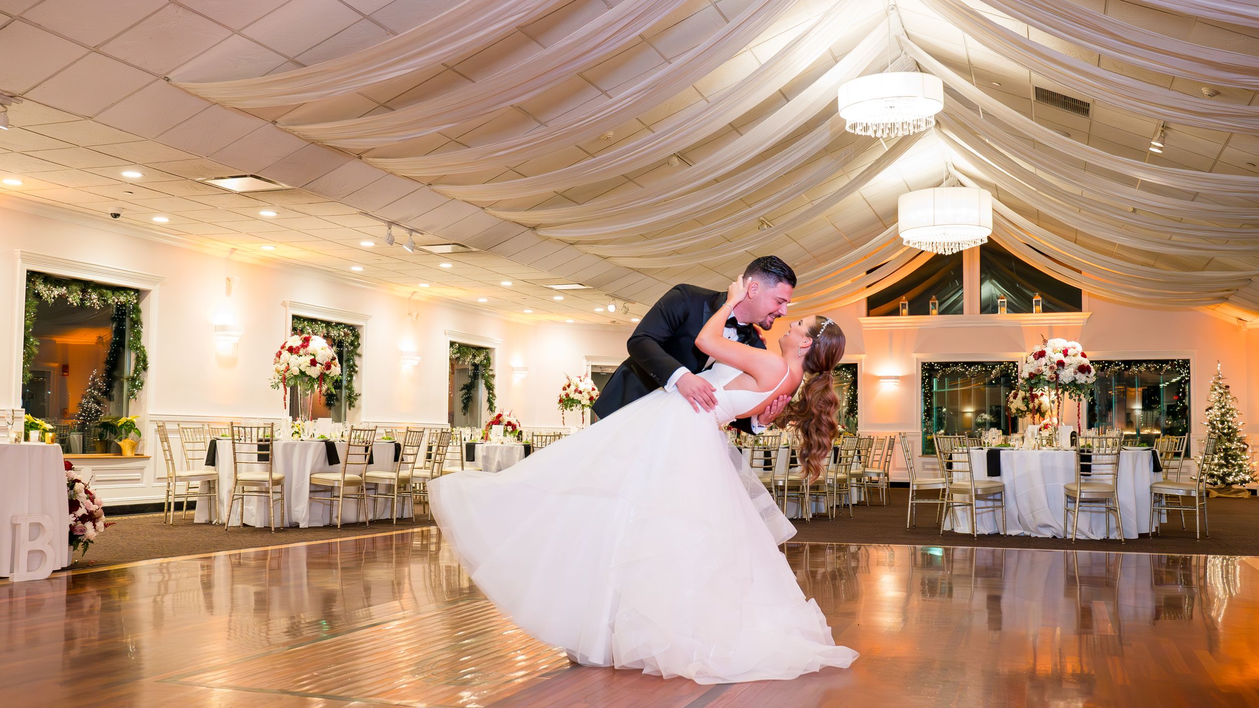 The Perfect Wedding Kiss: A Step-by-Step Guide on How to Nail the Dip ...