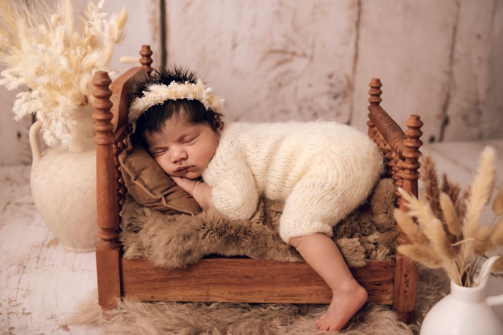 Newborn - Figure 8 Photography - by Genevieve Jurgens