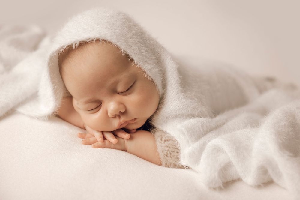 Newborn - Figure 8 Photography - by Genevieve Jurgens