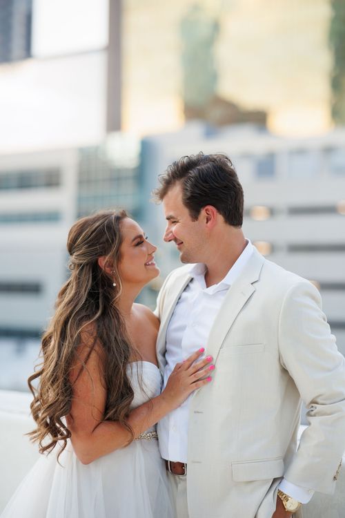 Chelsey & Casey’s Dallas Rooftop Wedding at 400 North Ervay - K ...
