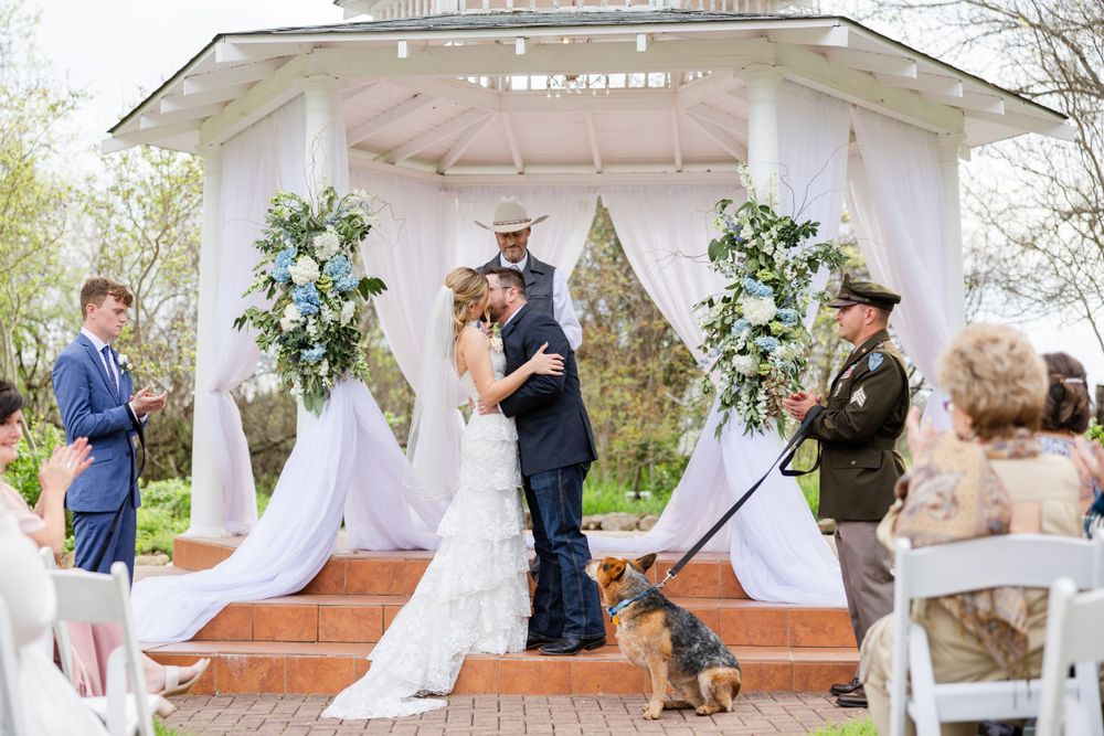 Alyson + Jacob: The Winfield Inn Wedding - Kyle, Texas - Cassie ...