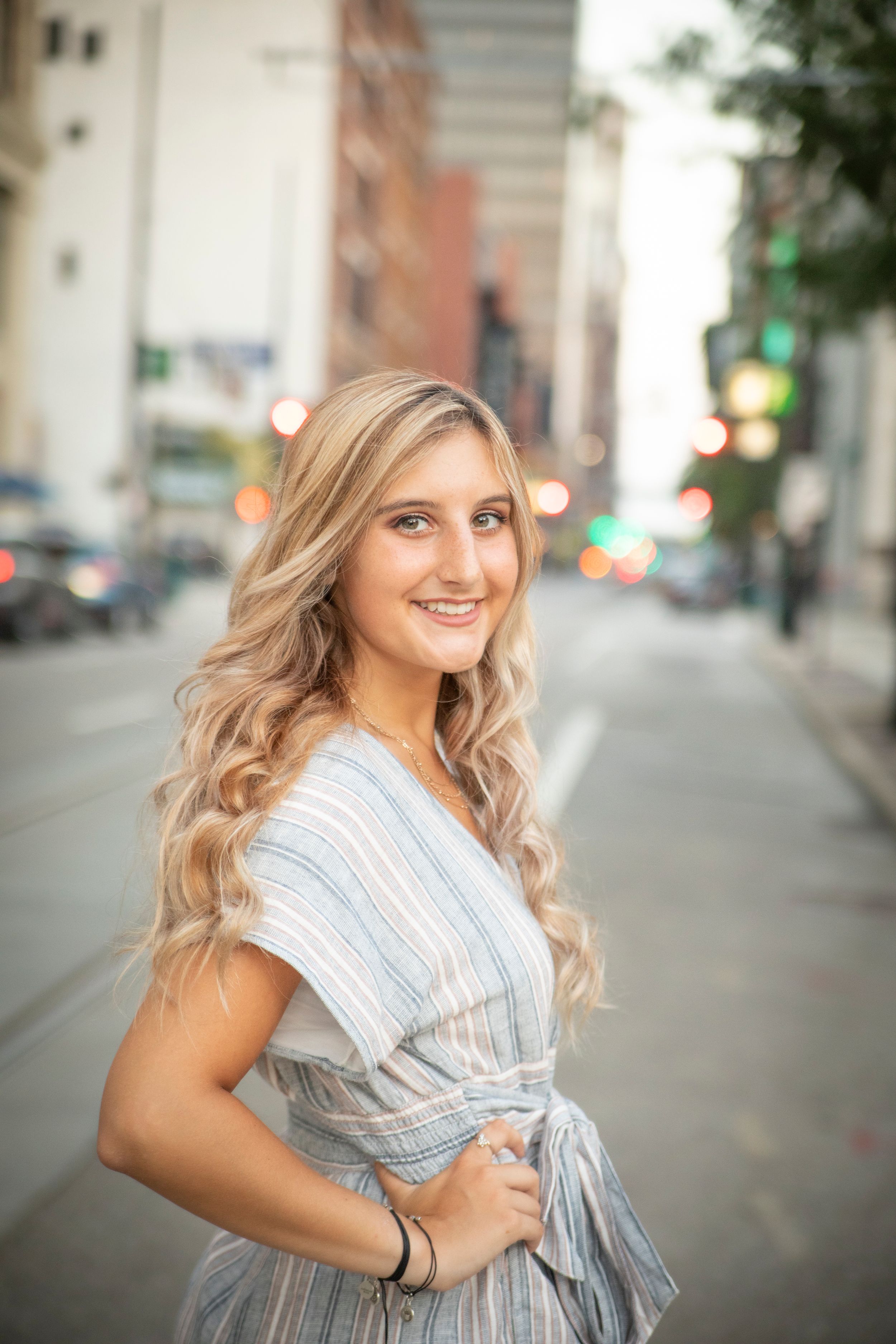 38 Creative Senior Picture Ideas for Girls