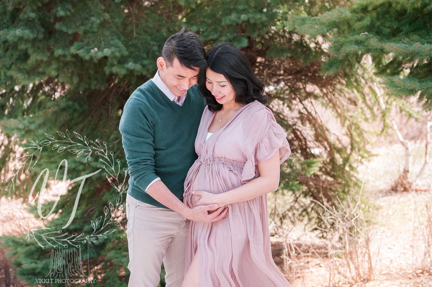 Maternity Photographer - Vikki T Photography