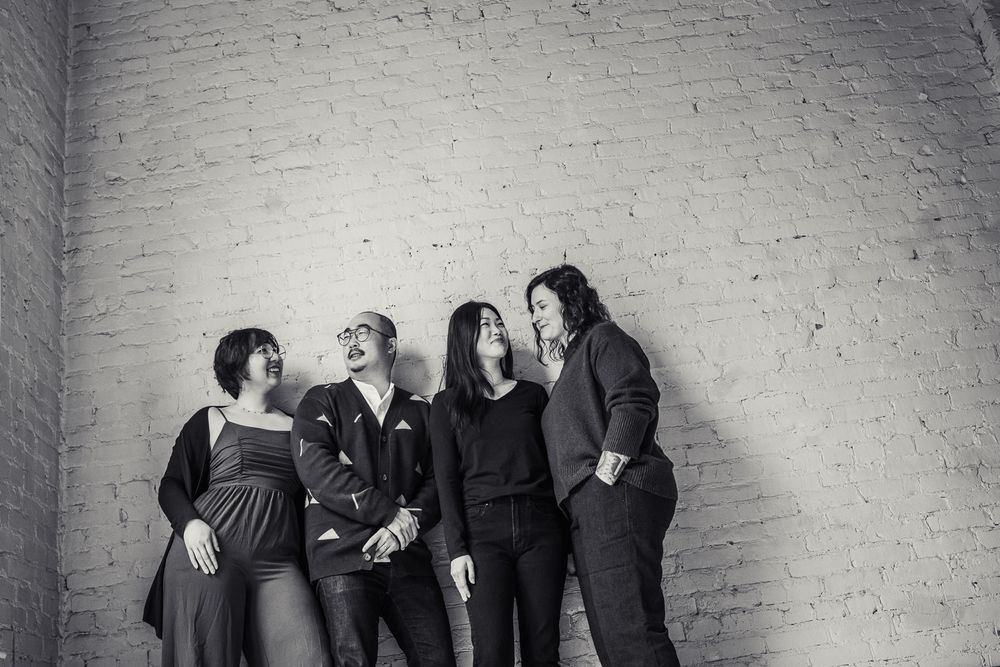 Indoor Family Photos At A Studio In Seattle - Ling Ling Zheng Photography