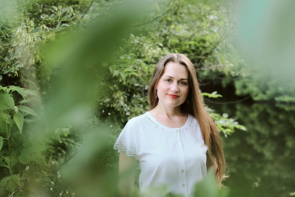 Striking a Pose: A Guide to Captivating Photography Poses - D Plasencia