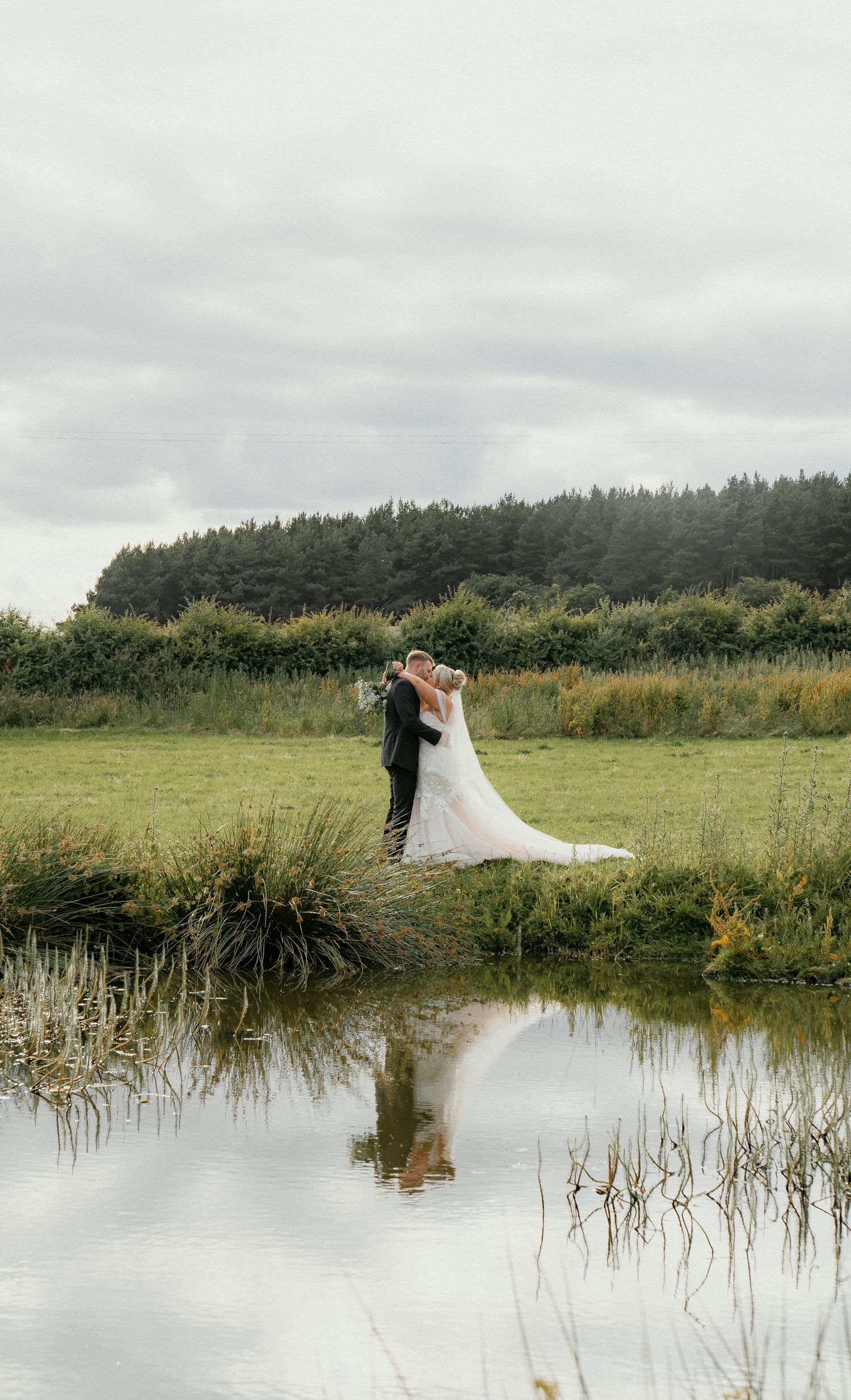 Contact - DeluxeShots