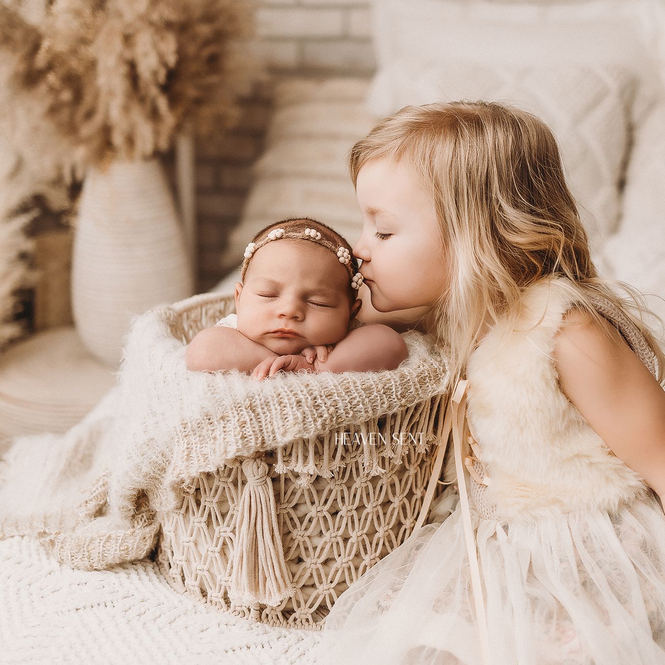 8 Tips for Successful Sibling Photos - Heaven Sent Photography