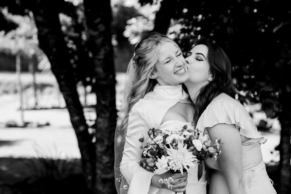 LARA + BLUE'S NELSON GARDEN WEDDING - Velvet Moon Photography