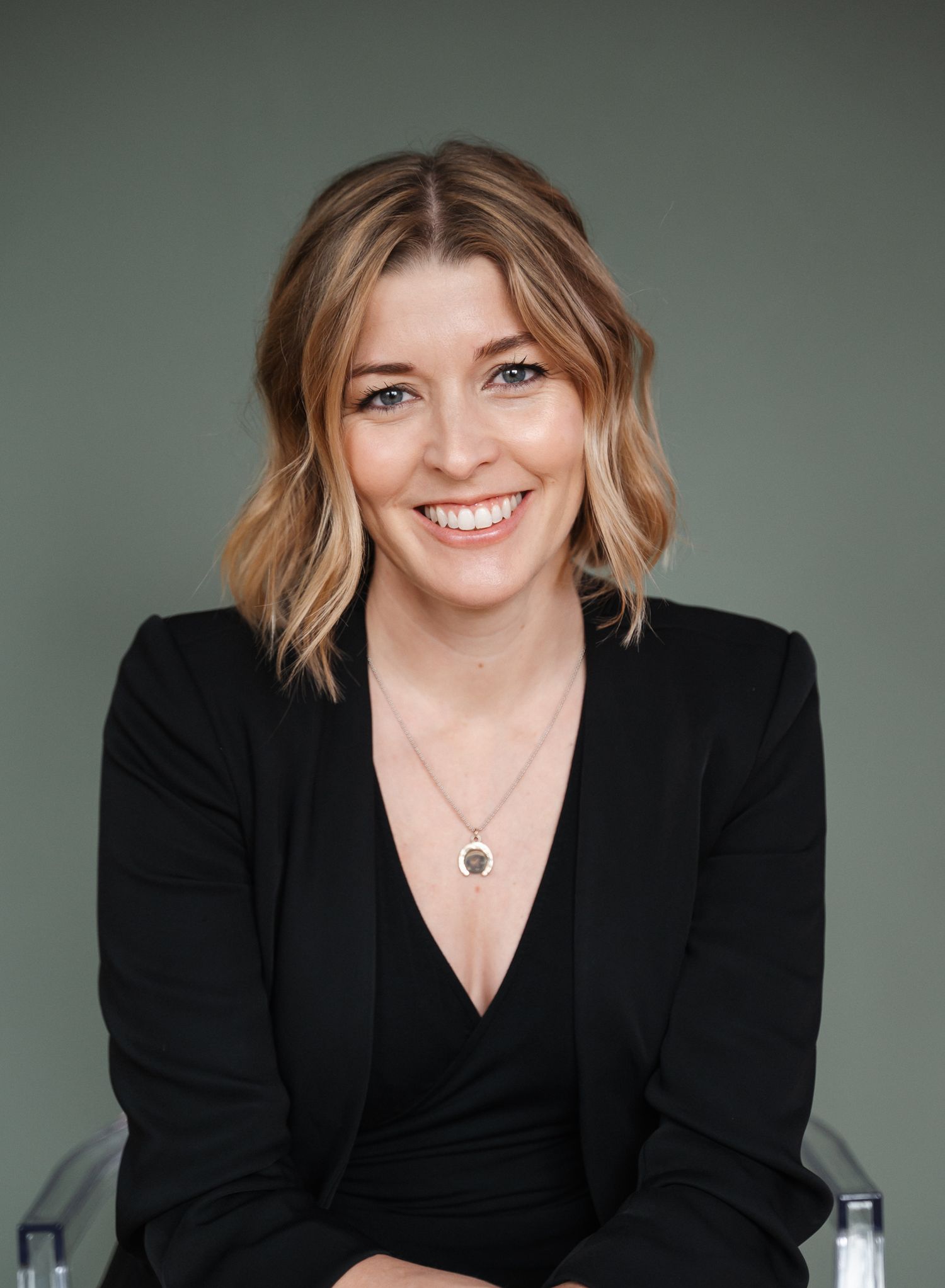 Headshots - What to Wear + How to Prepare - Jill Neil Photography