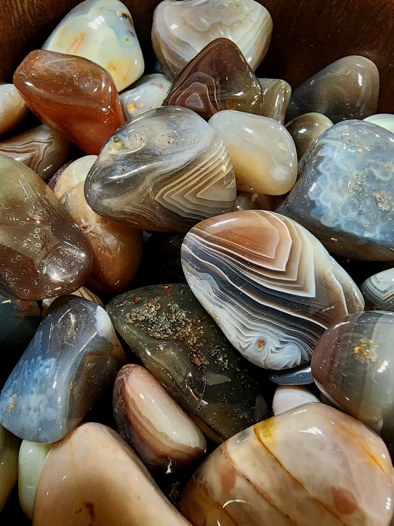 Agate from Botswana Meaning, Properties, and Benefits - Geology Rocks ...