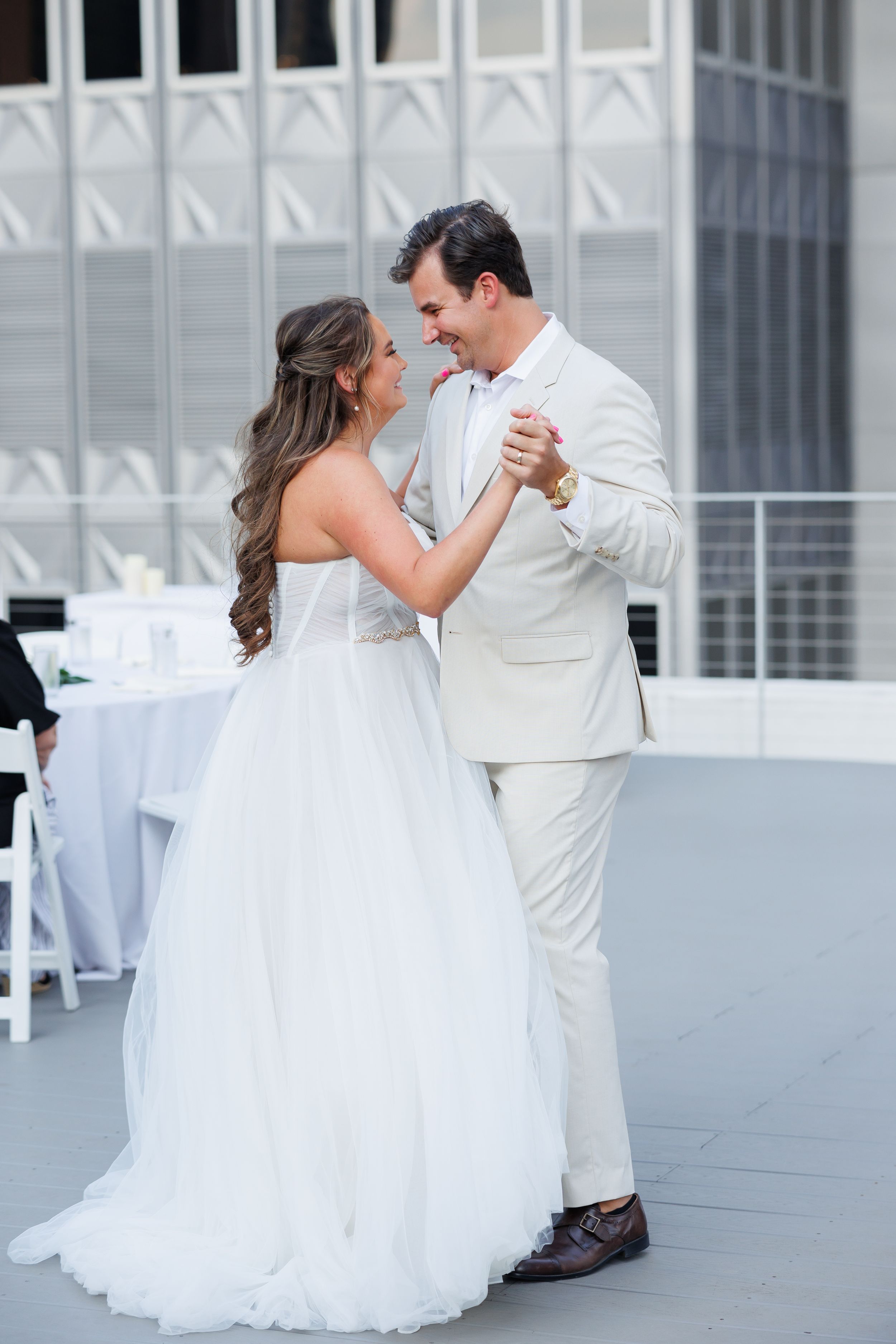 Chelsey & Casey’s Dallas Rooftop Wedding at 400 North Ervay - K ...
