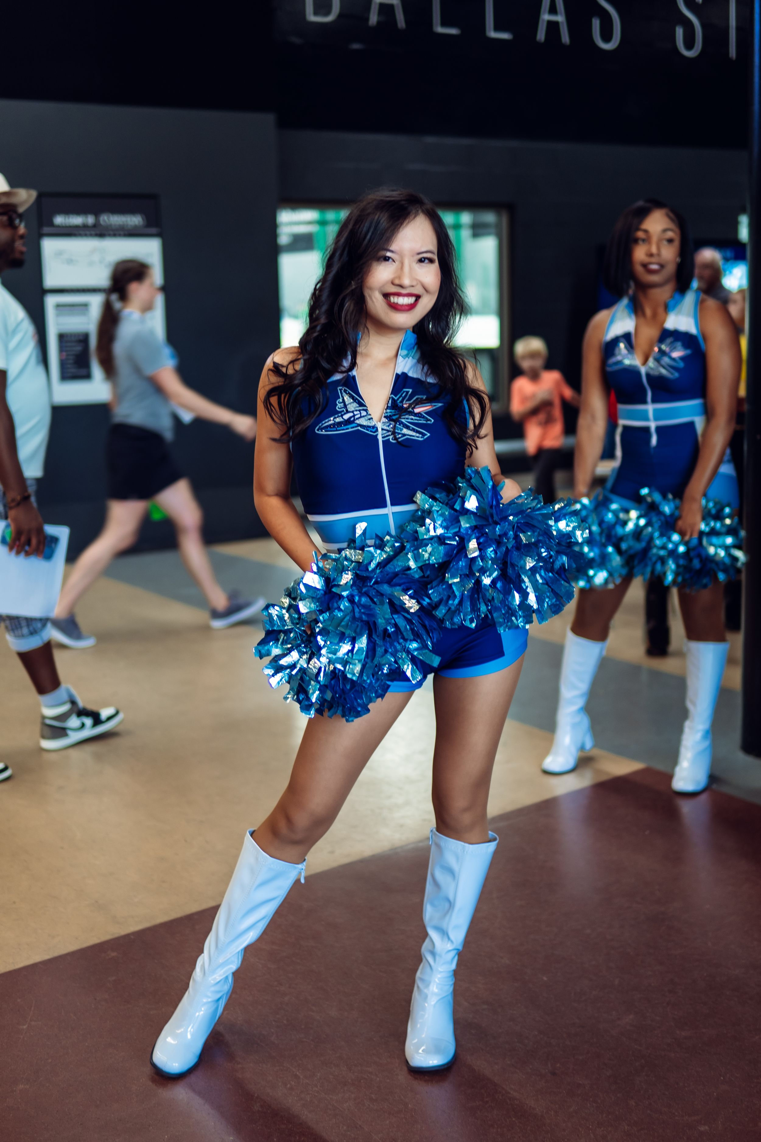 Dallas Cheerleader Photo Sessions: Capturing the Spirit - Eric Aaberg ...