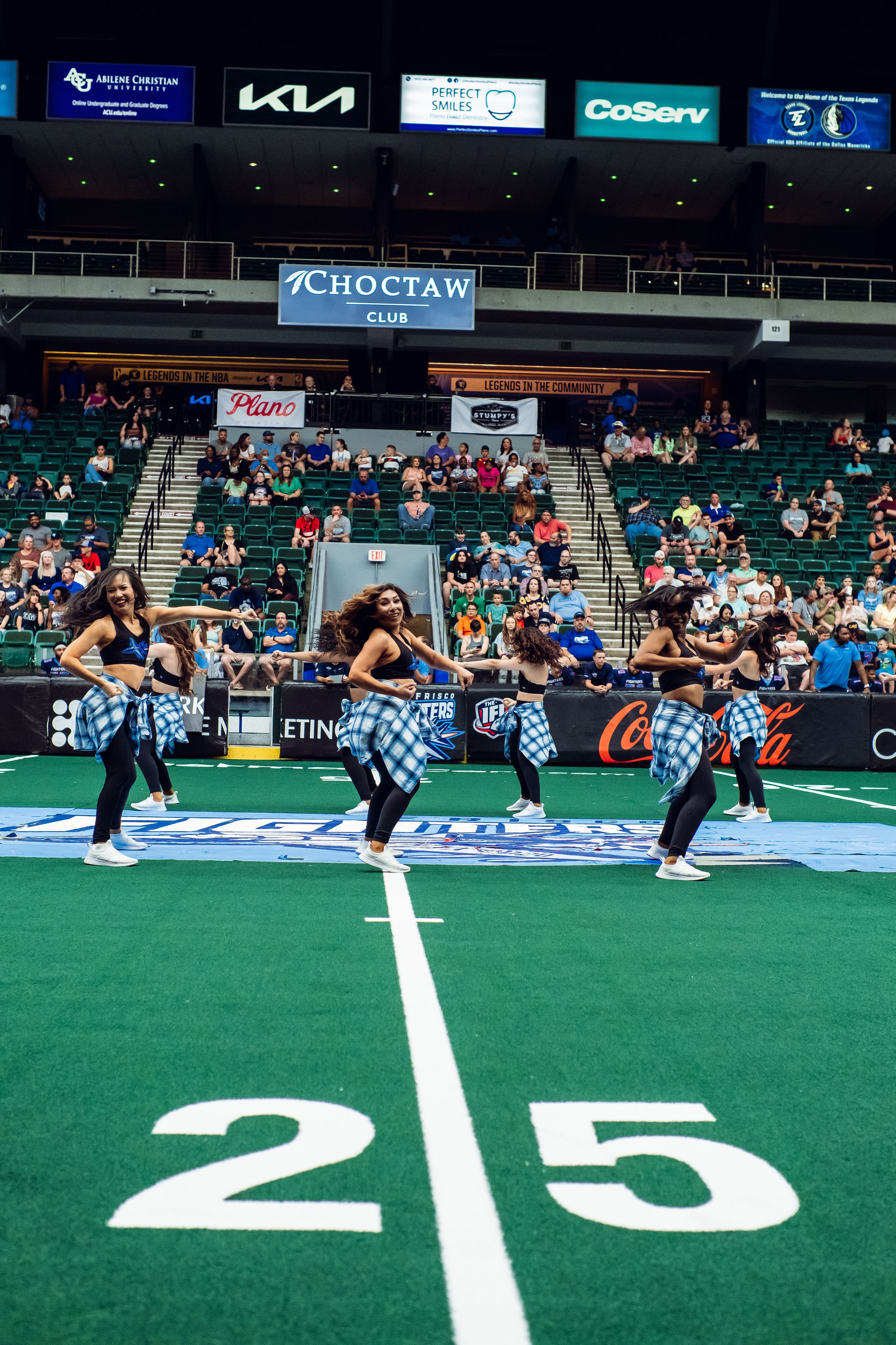 Dallas Cheerleader Photo Sessions: Capturing the Spirit - Eric Aaberg ...