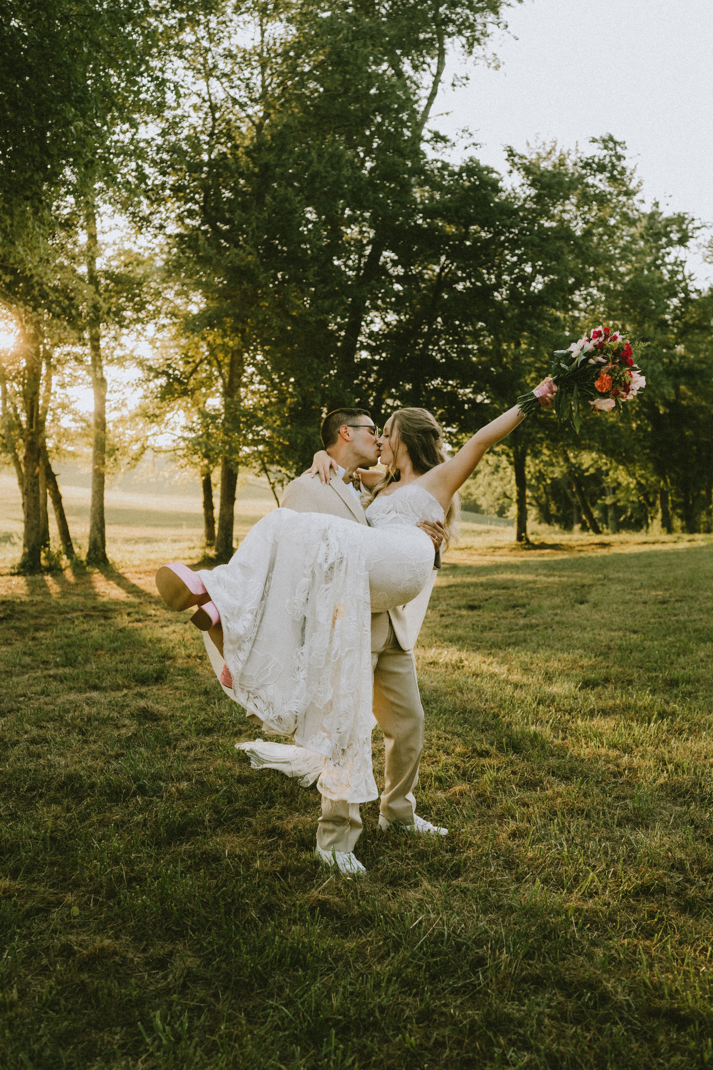 WEDDINGS - Saturn and Sun