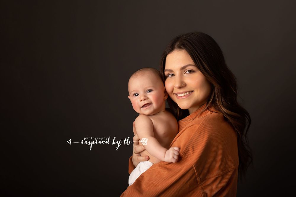 Stunning Breastfeeding Portraits in Studio || Lewandowski - Photography ...