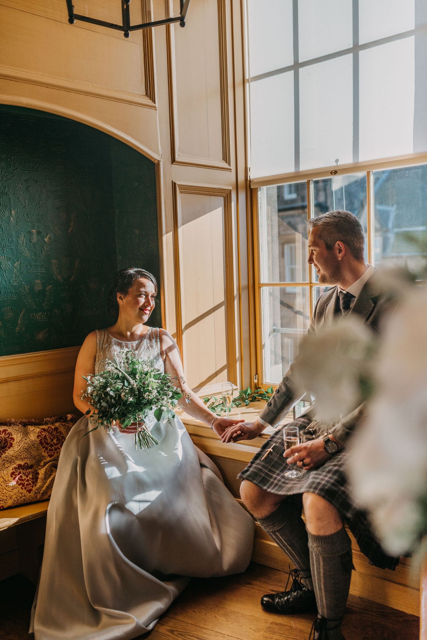 INTIMATE Riddle's Court Edinburgh Wedding - Lindie Neizer Photography