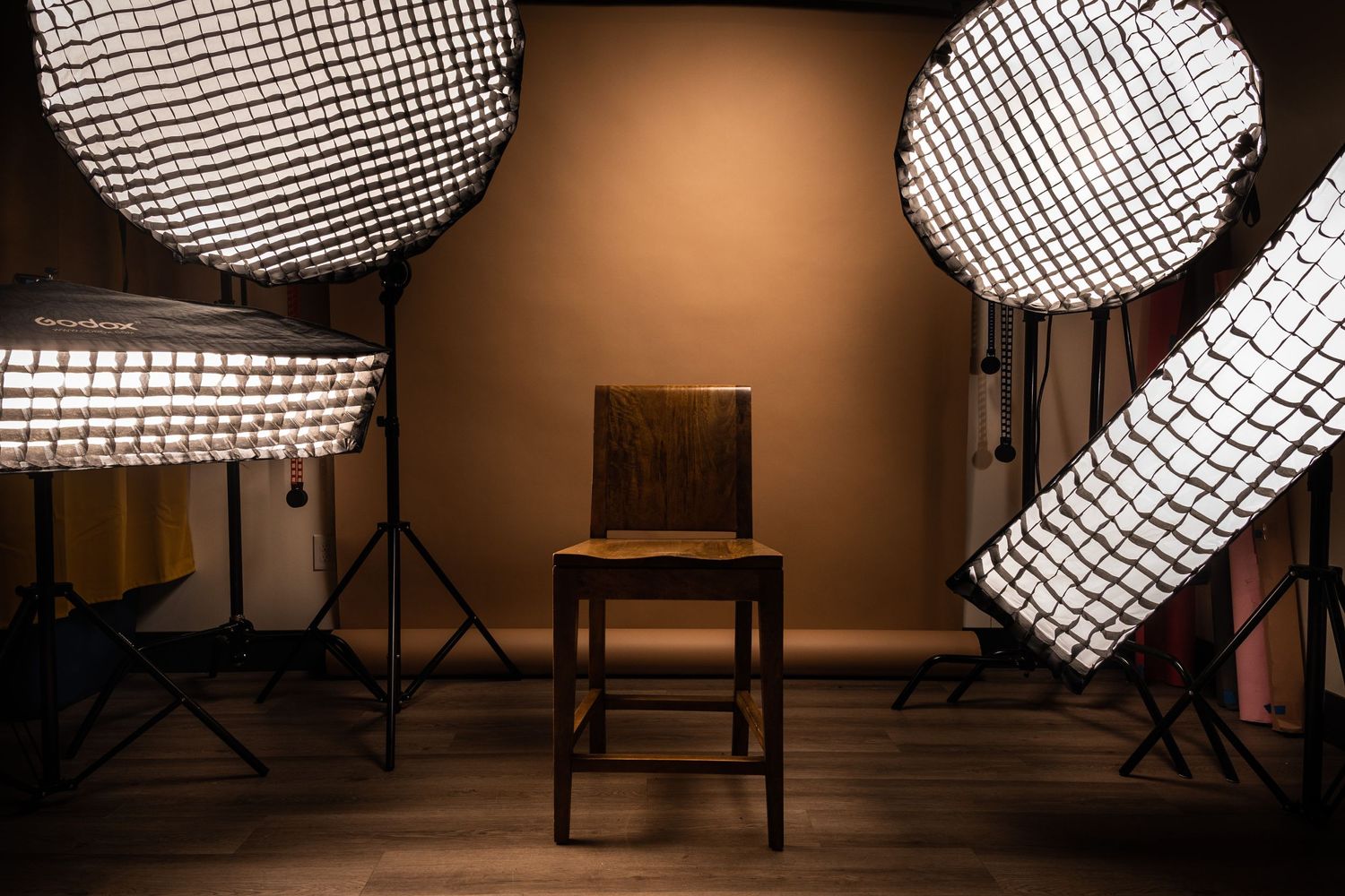 Contact - Pull Photo