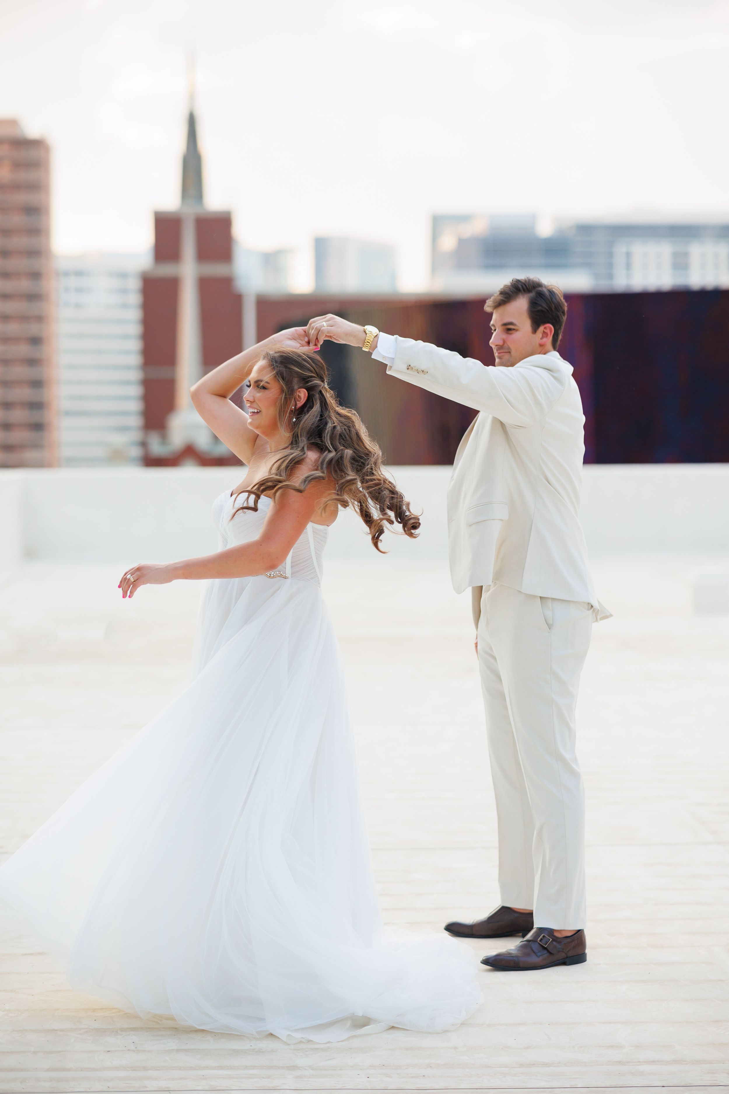 Chelsey & Casey’s Dallas Rooftop Wedding at 400 North Ervay - K ...