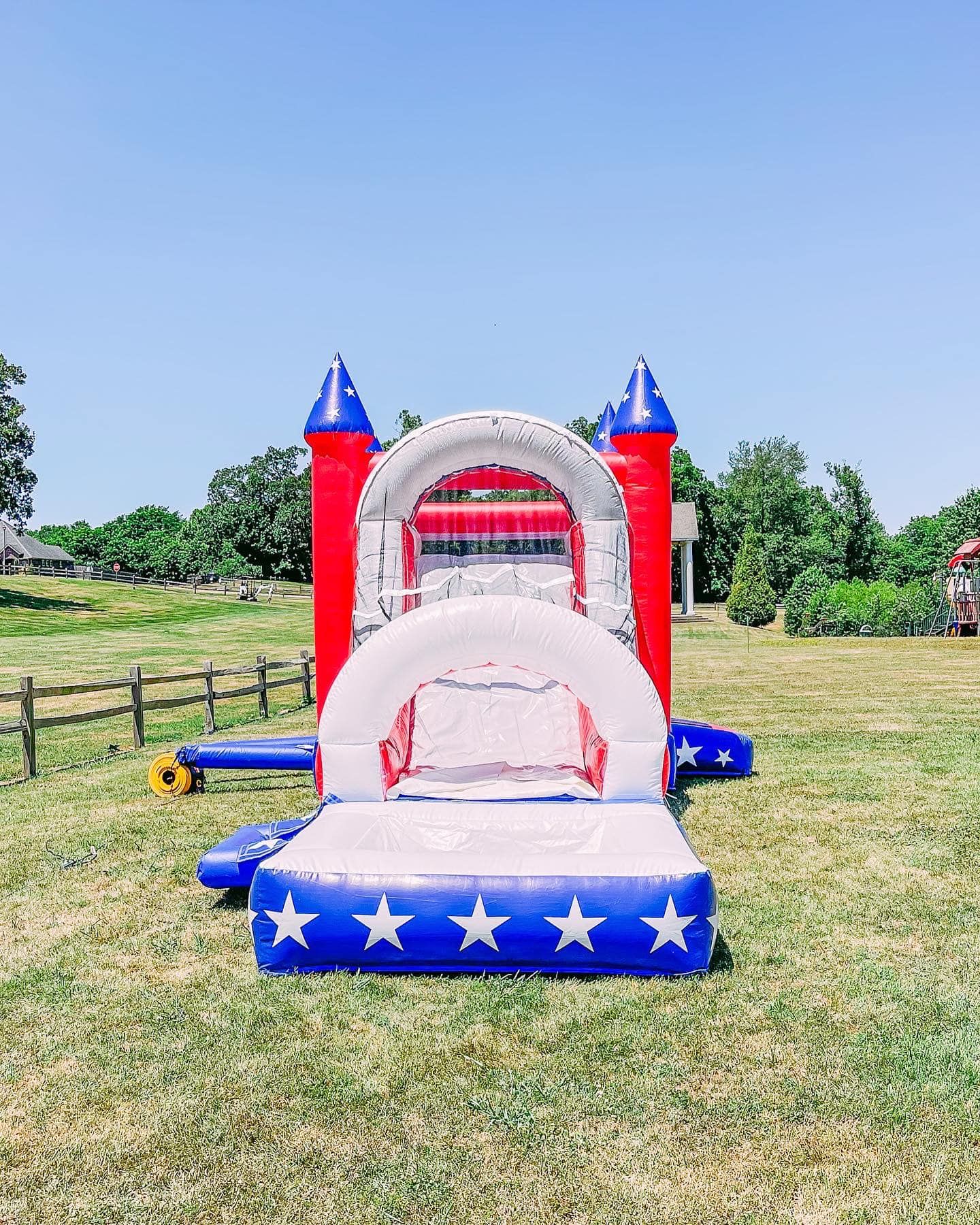 Red, White & Blue Bounce House - Evnt Wrks NWA
