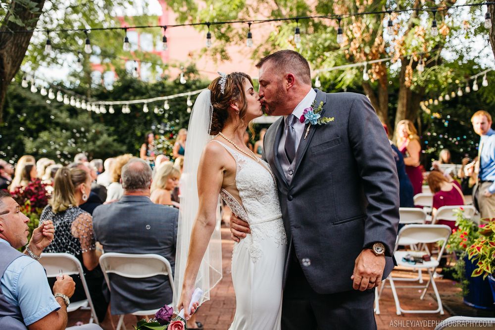 About Us - BOLD & Modern Wedding Photography - Ashley Jayde Photography
