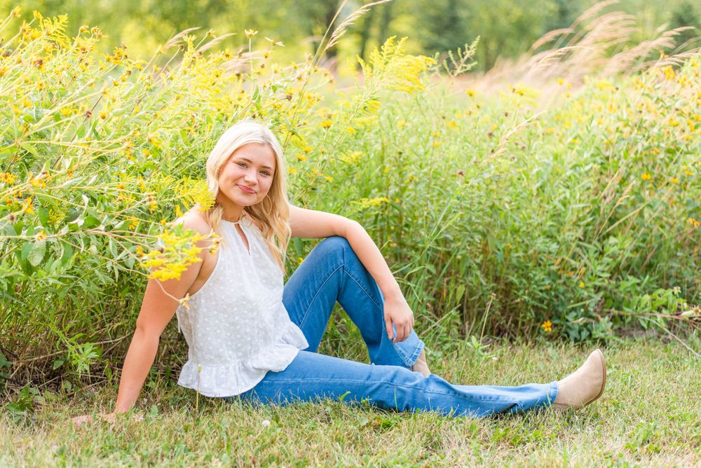 Ava | Downtown Mankato and Rasmussen Woods Senior Session | Southern ...
